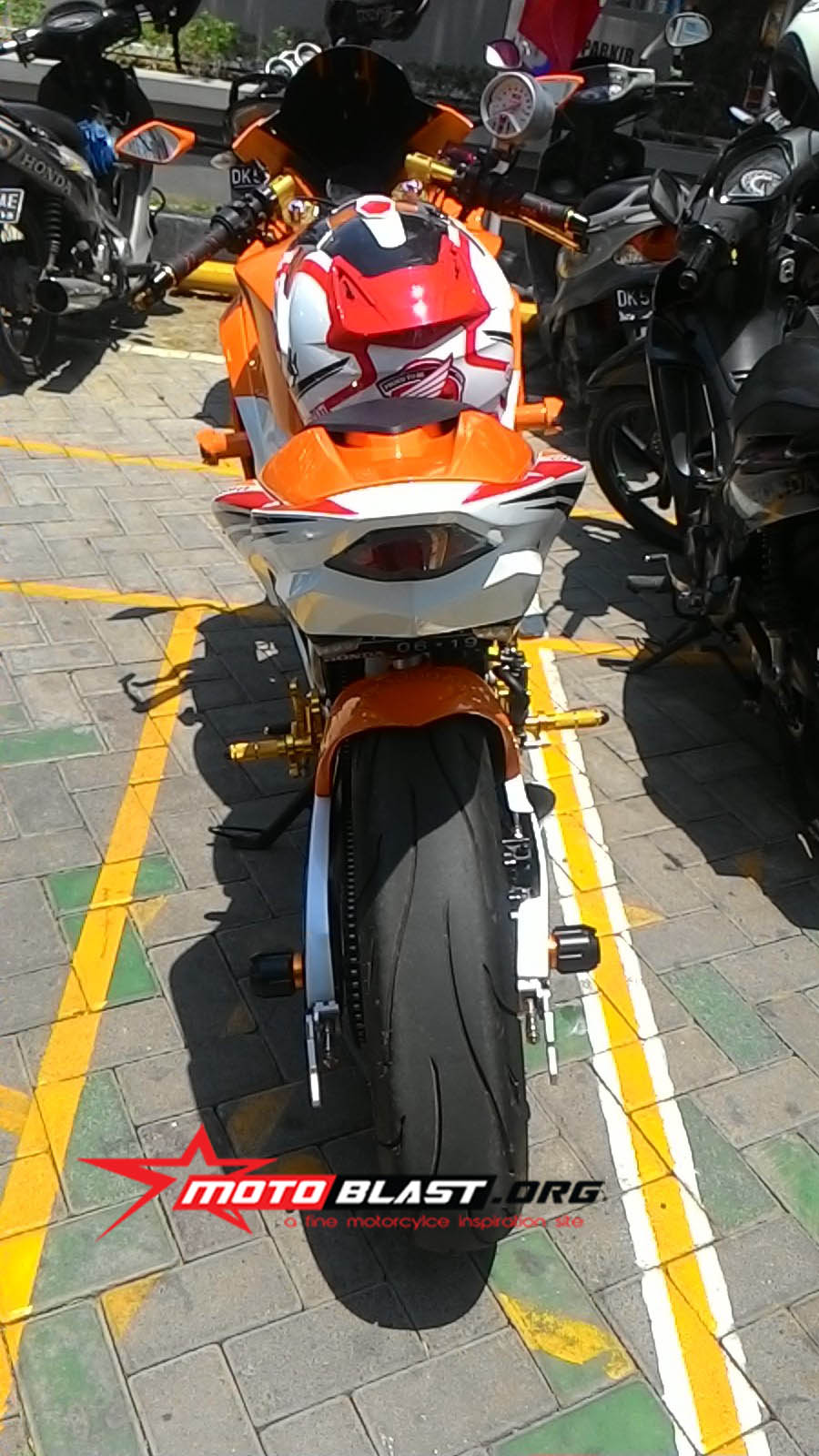 Modif Honda CBR150R Thailand Repsol Livery dari Bali! Sangar mas bro ...