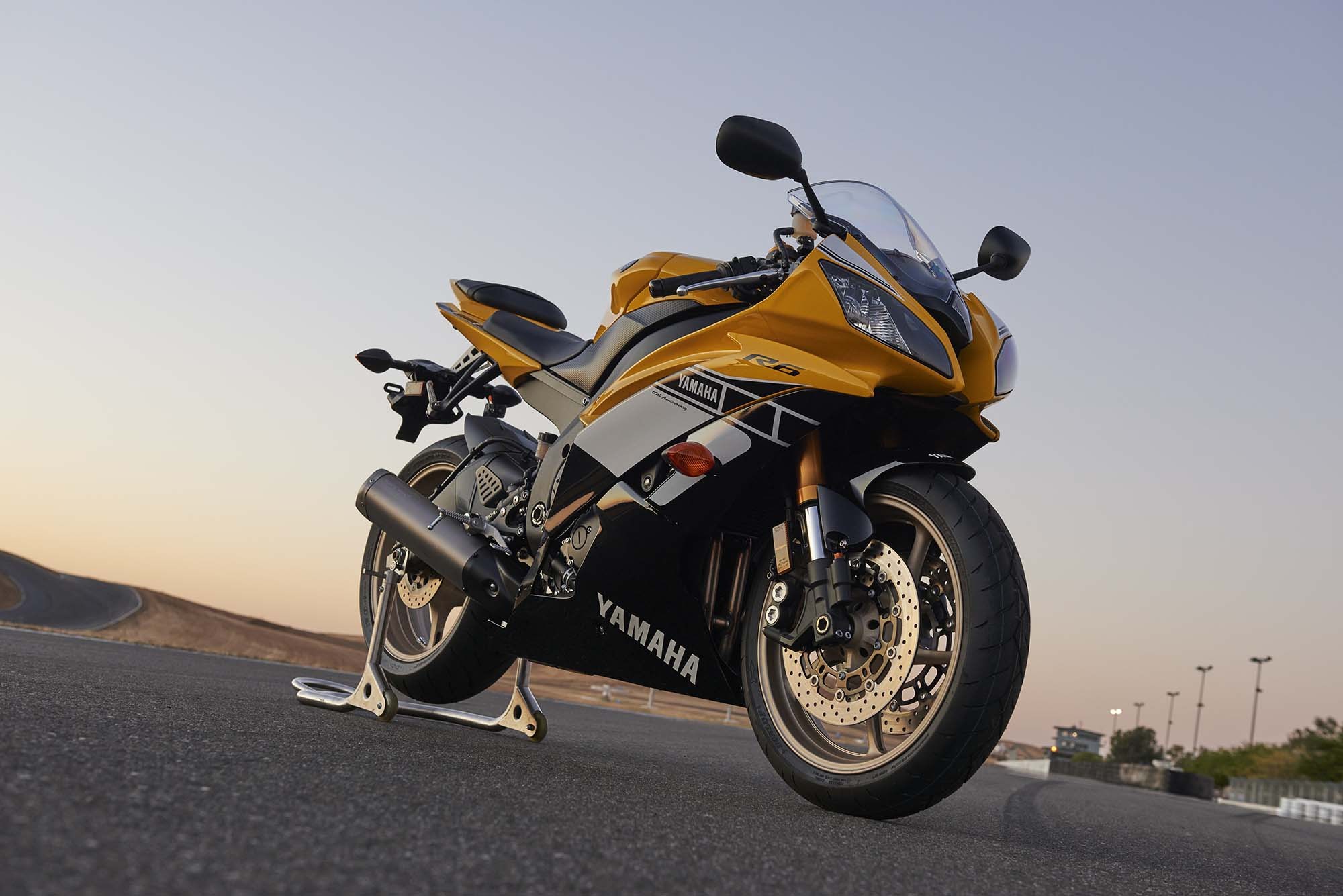 Yamaha R6 dan super tenere hadir dalam livery baru versi 60th ...