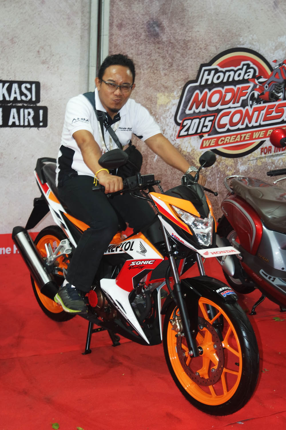 HOT Official ! Ini dia penampakan Honda sonic versi repsol edition dan ...