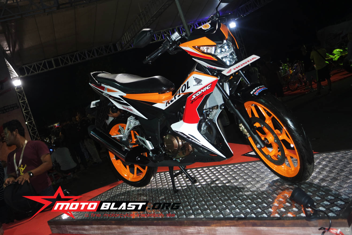 HOT Official ! Ini dia penampakan Honda sonic versi repsol edition dan ...