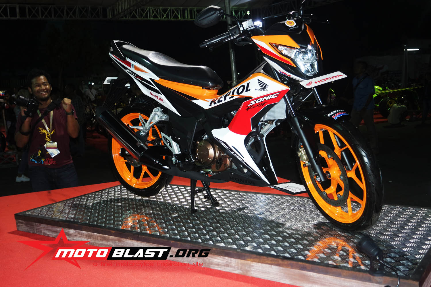 HOT Official ! Ini dia penampakan Honda sonic versi repsol edition dan ...