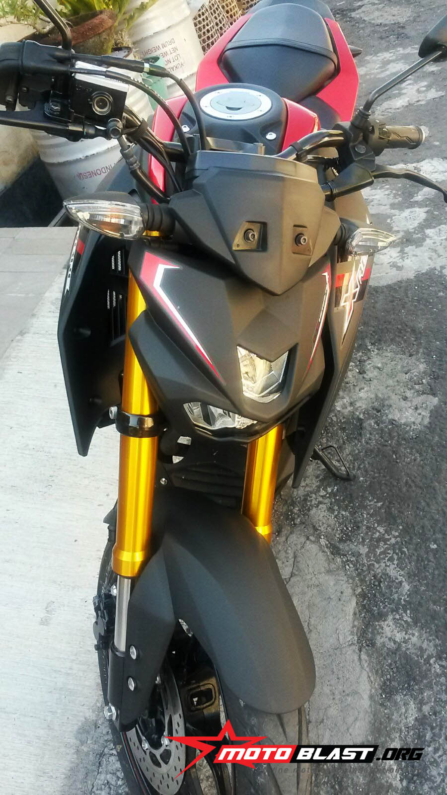 First impression review yamaha Xabre by motobast