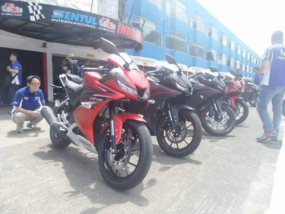 Inilah Varian Warna dan Spesifikasi lengkap All New Yamaha R15 - MOTOBLAST