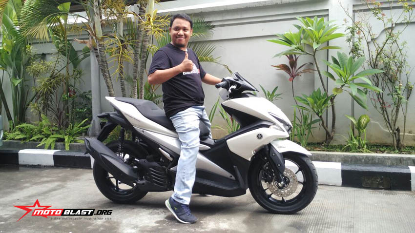 Begini Riding Position dan Posisi Kaki saat menaiki Aerox 155 bagi ...