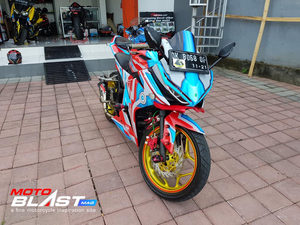 Modifikasi Honda CBR150R Facelift Ultraman Ginga - MOTOBLAST
