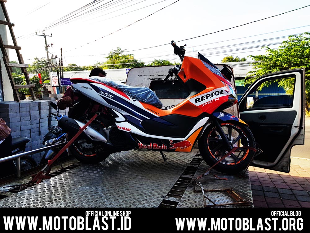 Ini dia Honda PCX 150 Lokal Livery Repsol pertama di Bali - MOTOBLAST