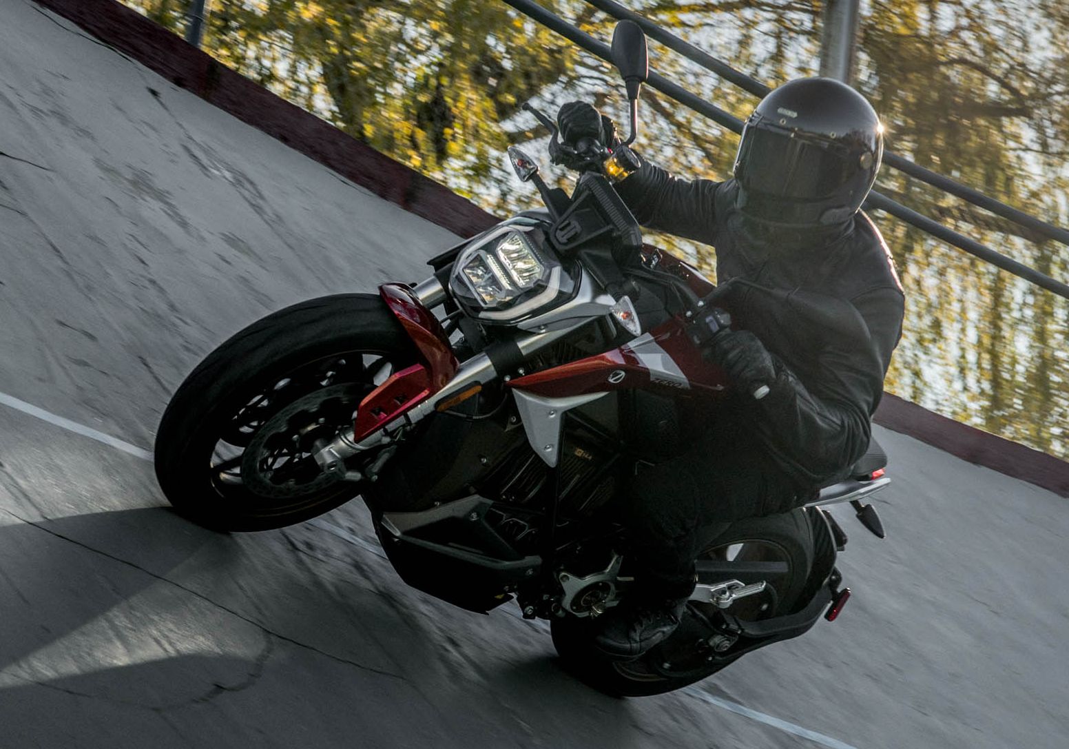 Woww Ini dia Motor Listrik ZERO SR/F, Power 110hp bisa melaju hingga ...