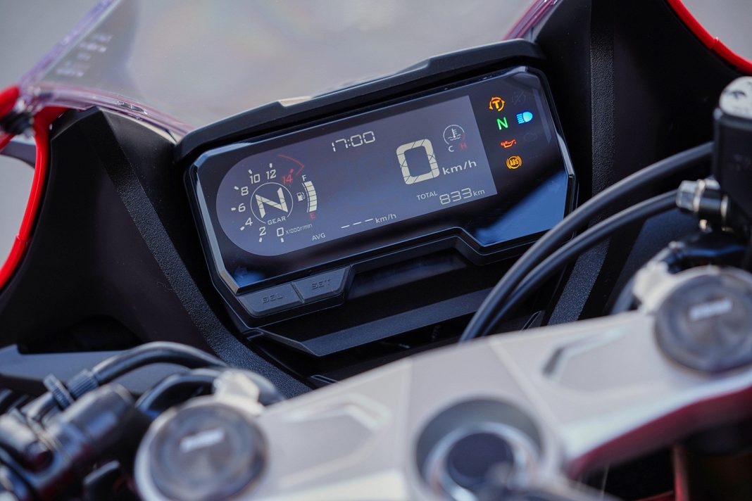 Modifikasi striping Yamaha R15 edisi GYTR livery PUBG - MOTOBLAST