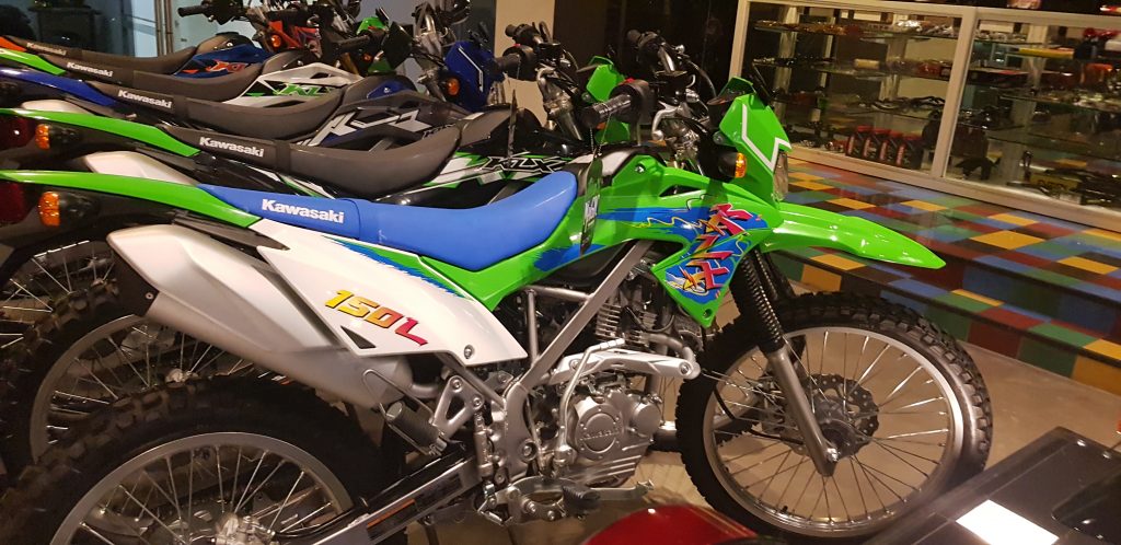 Kawasaki KLX 150L SE terbaru Grafisnya retro - MOTOBLAST