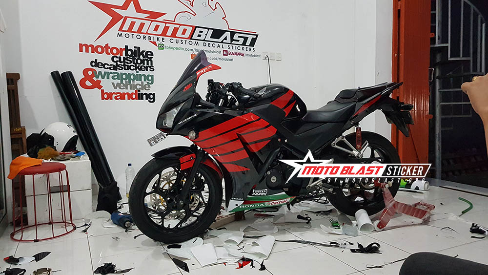 Keren banget!! Begini modif striping ala WSBK di CBR150R Lokal - MOTOBLAST