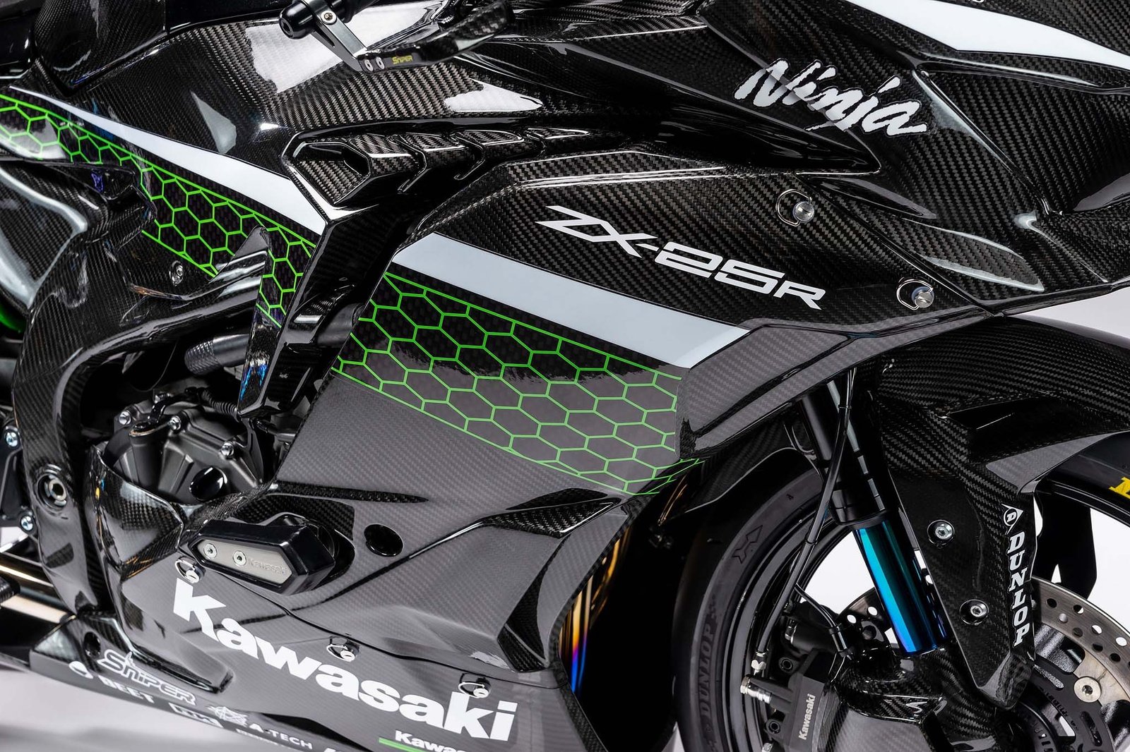 Gallery Foto Kawasaki zx25r race mode versi Hi res - MOTOBLAST
