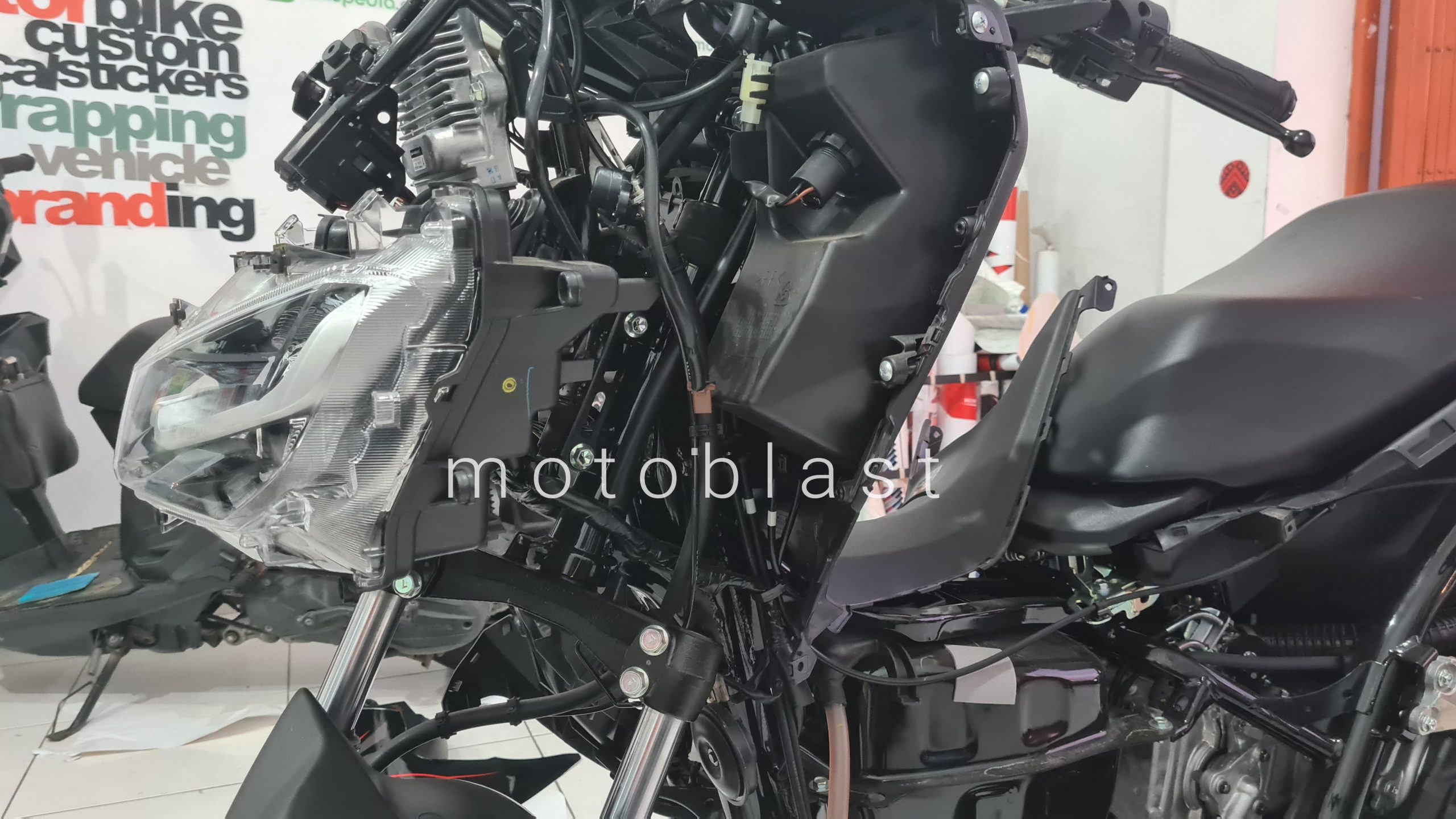 Begini Wajah Yamaha New Nmax jika di lepas body nya - MOTOBLAST