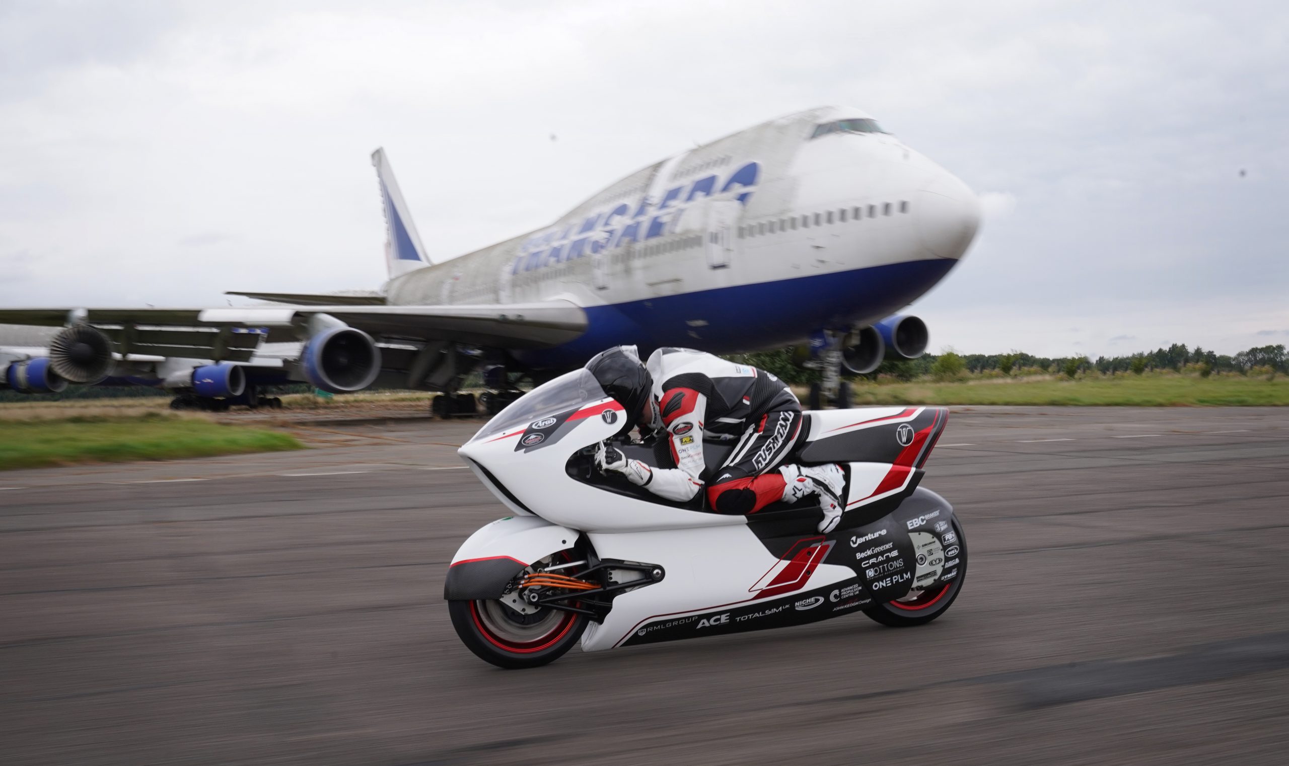 White Motorcycle WMC250EV motor listrik yang bisa melaju kencang hingga ...