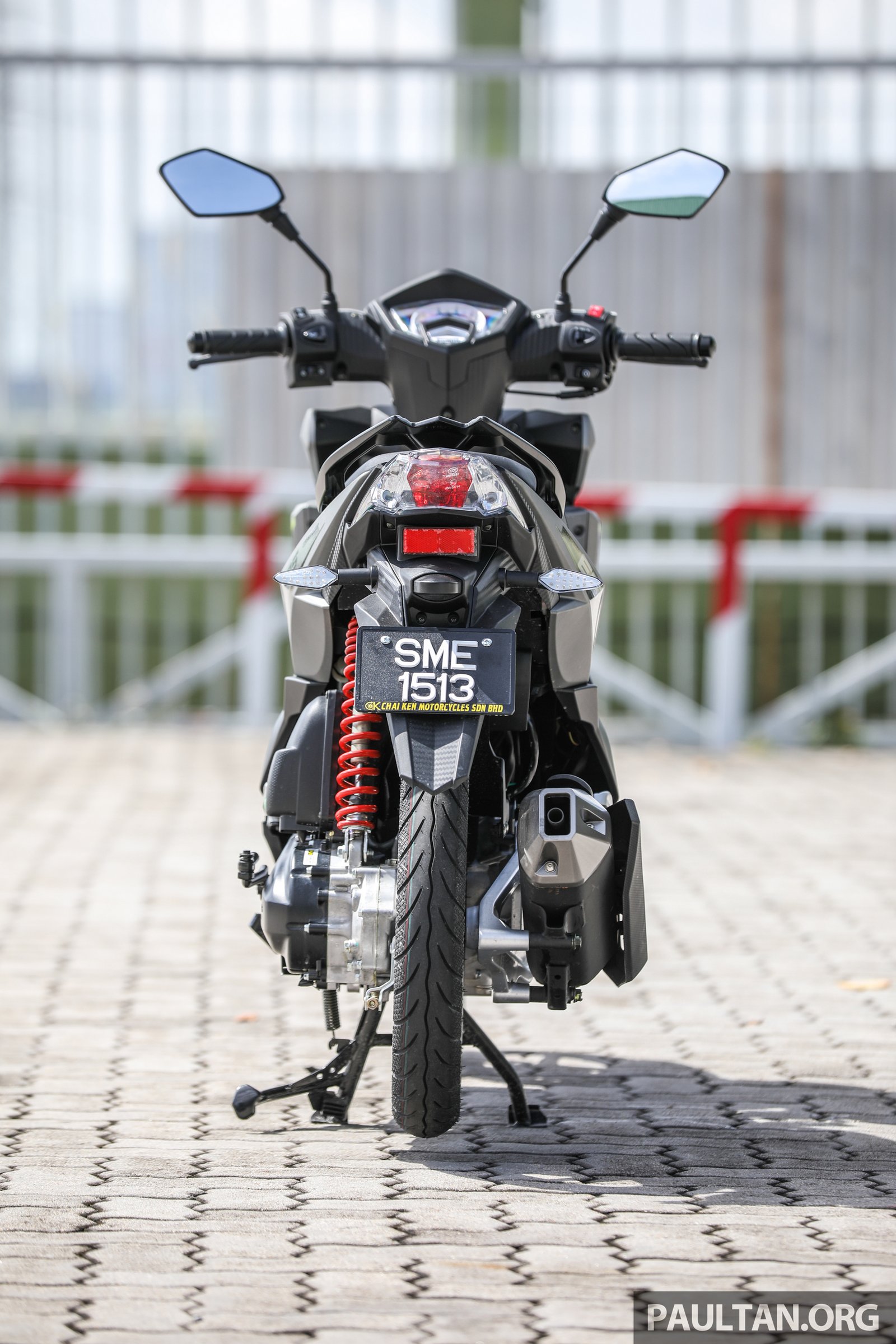 WMoto ES125 - Motor matic di Malaysia yang mirip banget kayak Yamaha ...