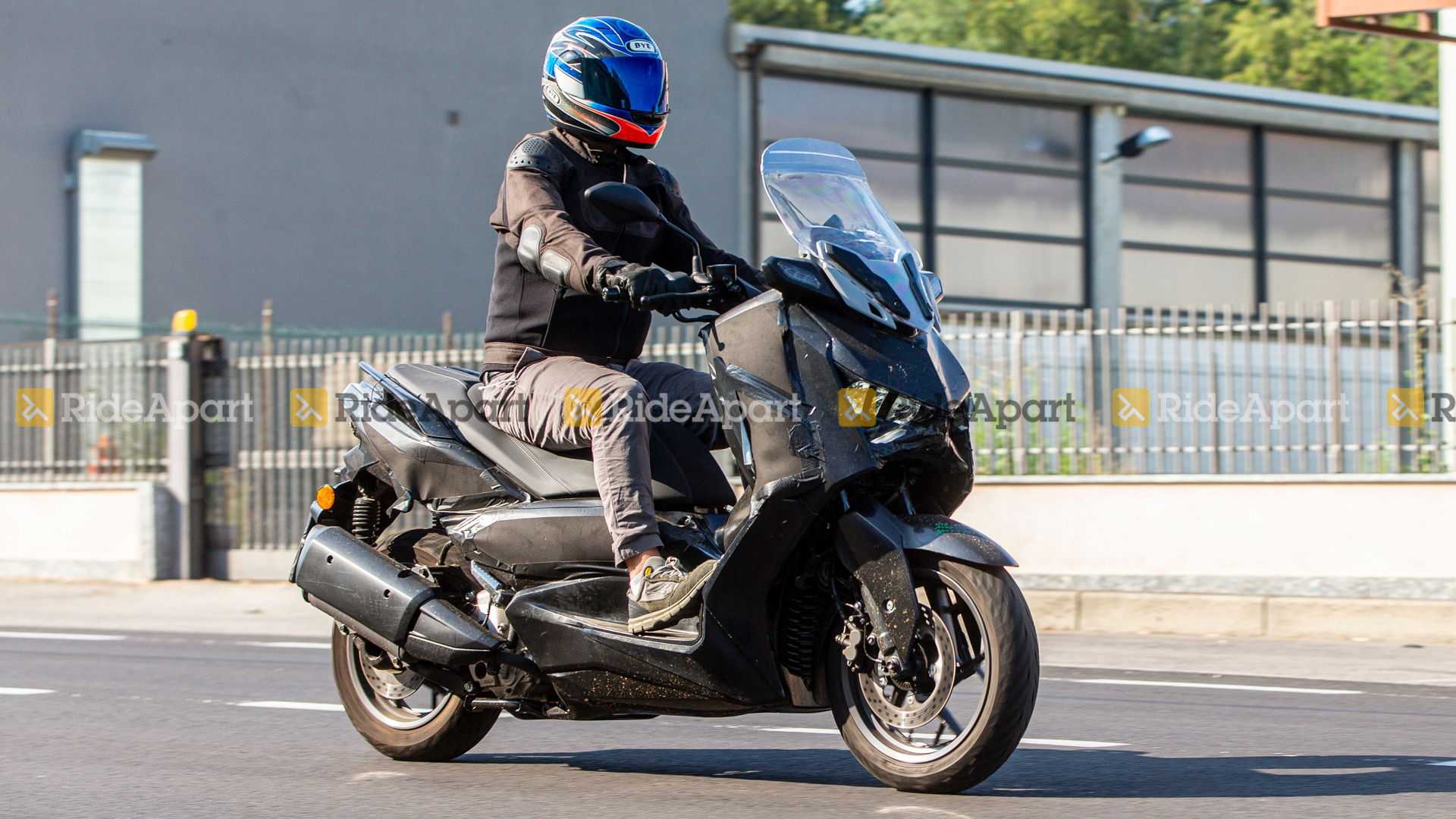 Spyshot Next Yamaha XMAX 300 sedang di test jalanan - MOTOBLAST