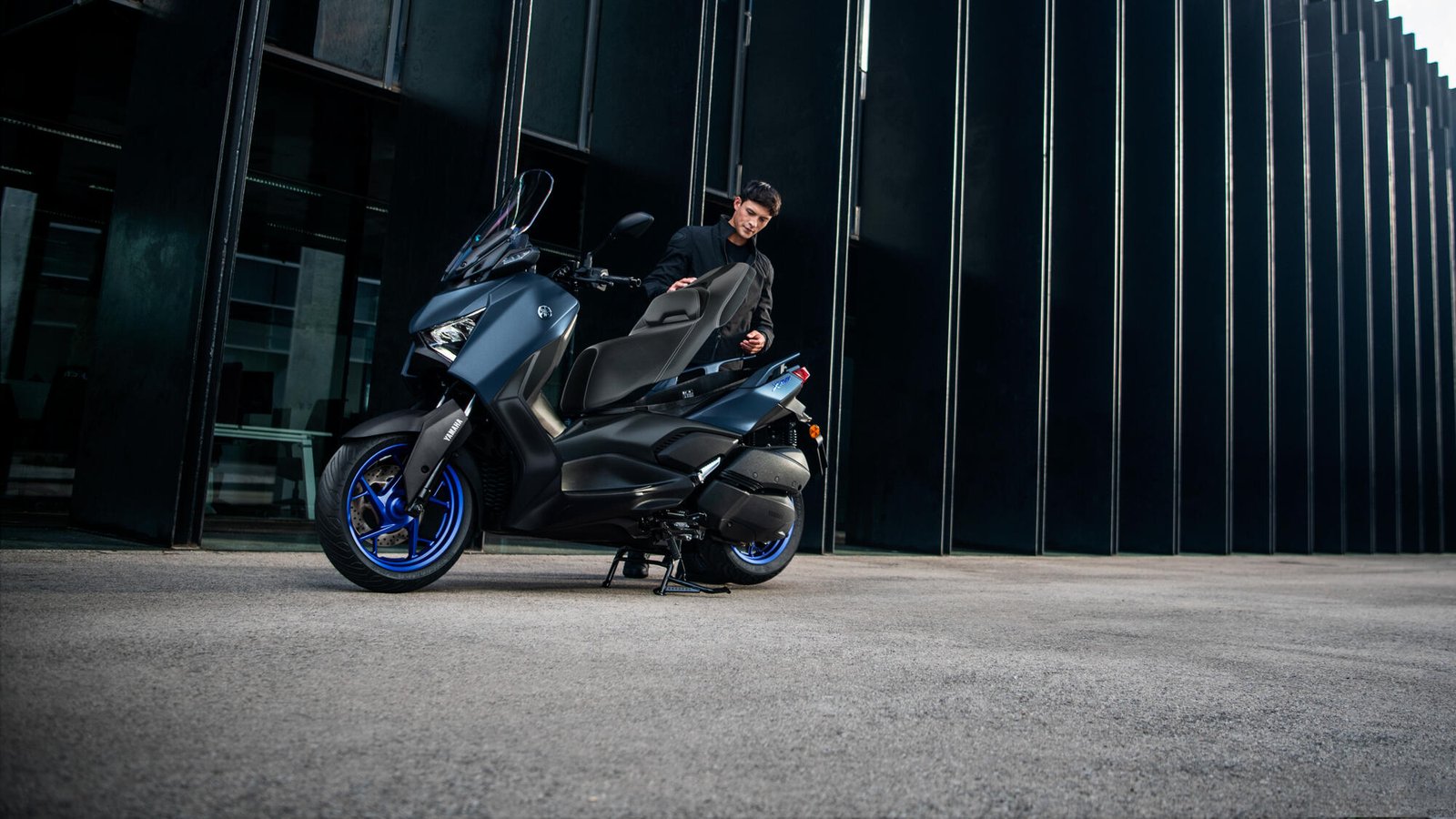 Yamaha XMAX Terbaru resmi rilis, Update desain dan fitur canggih ...