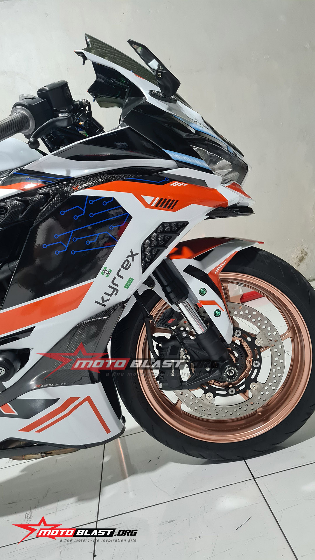 Video hasil Full wrapp stiker Ninja ZX25R tema Helm Shark D-Skwal 2 ...