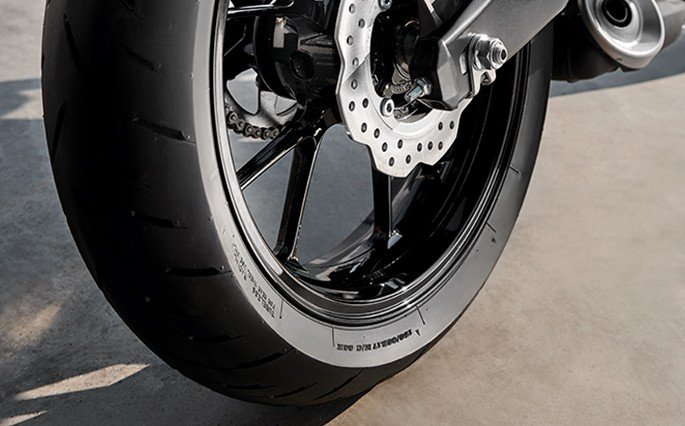 Honda CB150R 2024 dapat sentuhan warna baru lebih keren dengan rangka ...