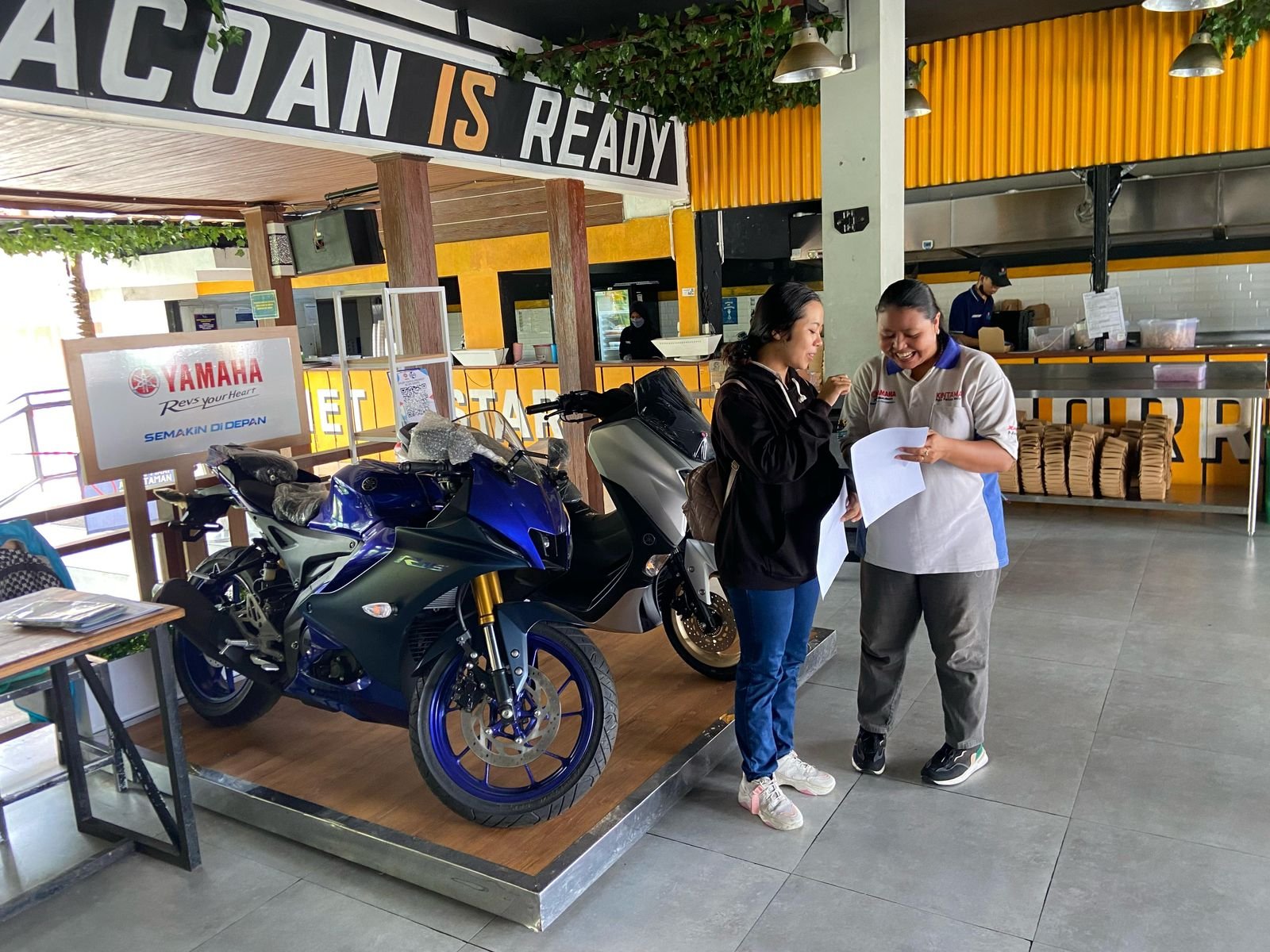 Modifikasi Striping Yamaha R15 V3 SHARK New Edition - MOTOBLAST